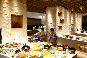 季節のリゾートバイキング | 大江戸温泉物語グループ【公式サイト】